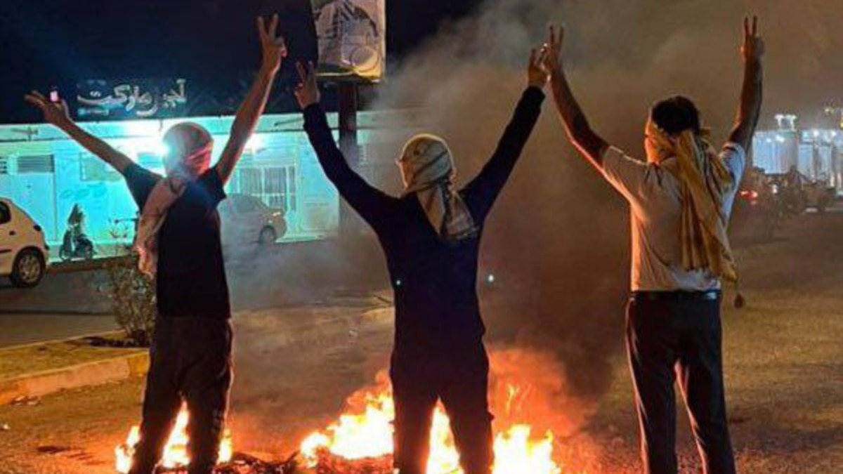 Iranian Rights Advocate Issues Warning Over Severe Sentences Being ...