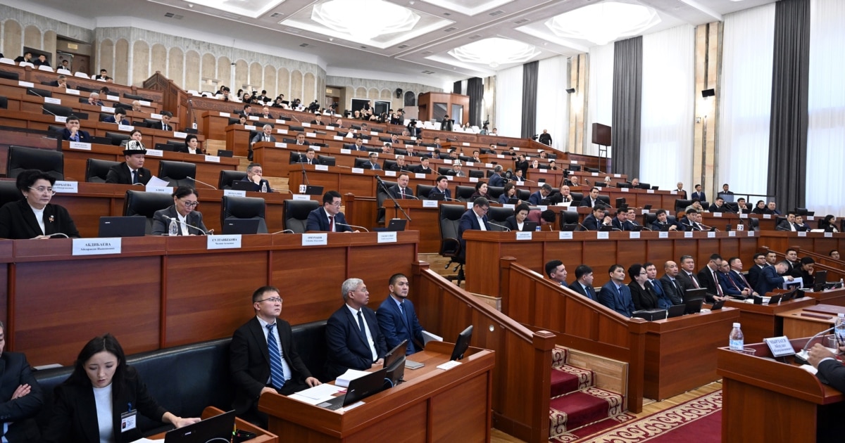 В Кыргызстане в первом чтении приняли закон об "иноагентах"