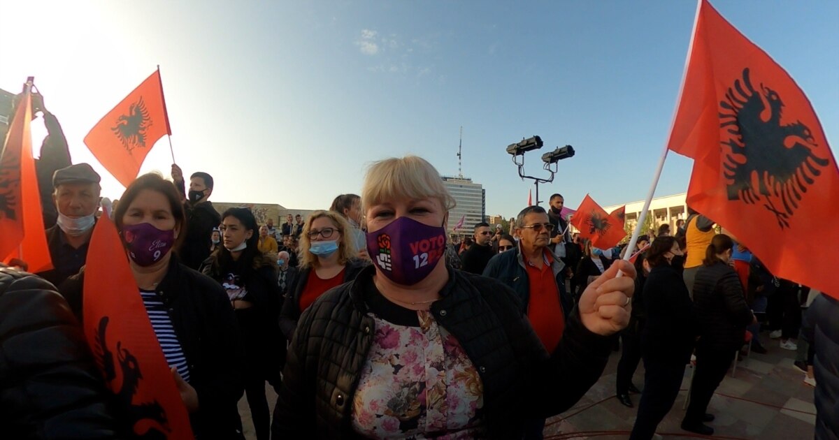 Partia Socialiste feston në sheshin e Tiranës