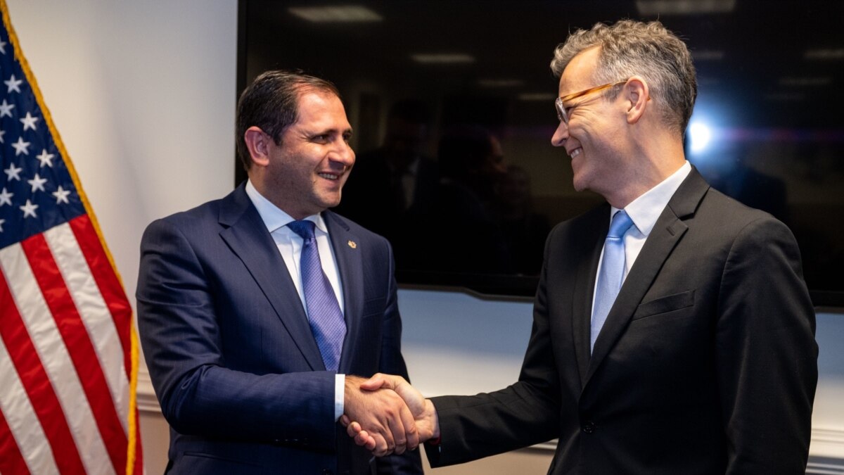 U.S., Armenian Defense Officials Discuss War In Ukraine