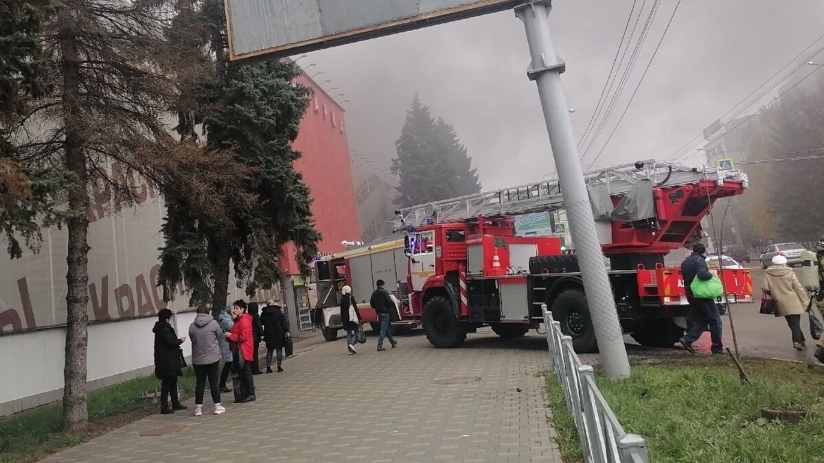 В торговом комплексе "Красные Холмы" в центре Пензы произошел пожар