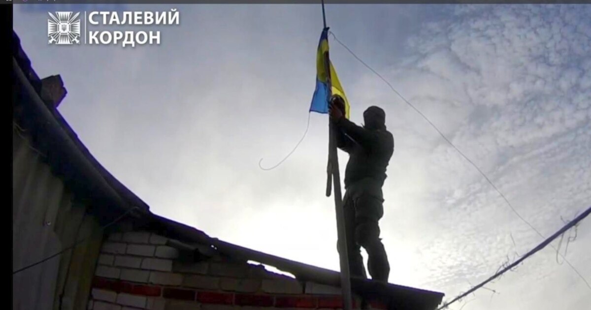 У Тополях на Харківщині біля кордону з РФ підняли прапор України ДПСУ