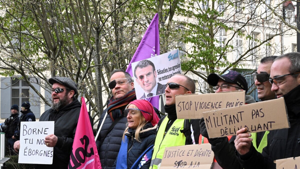 Proteste violente în mai multe orașe din Franța. Manifestanții au ...