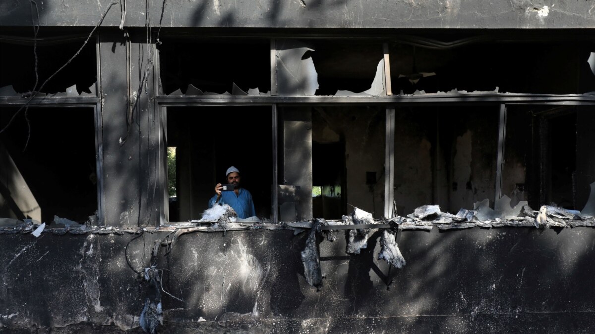 Deepening Political Crisis Pushes Pakistan Toward The Breaking Point