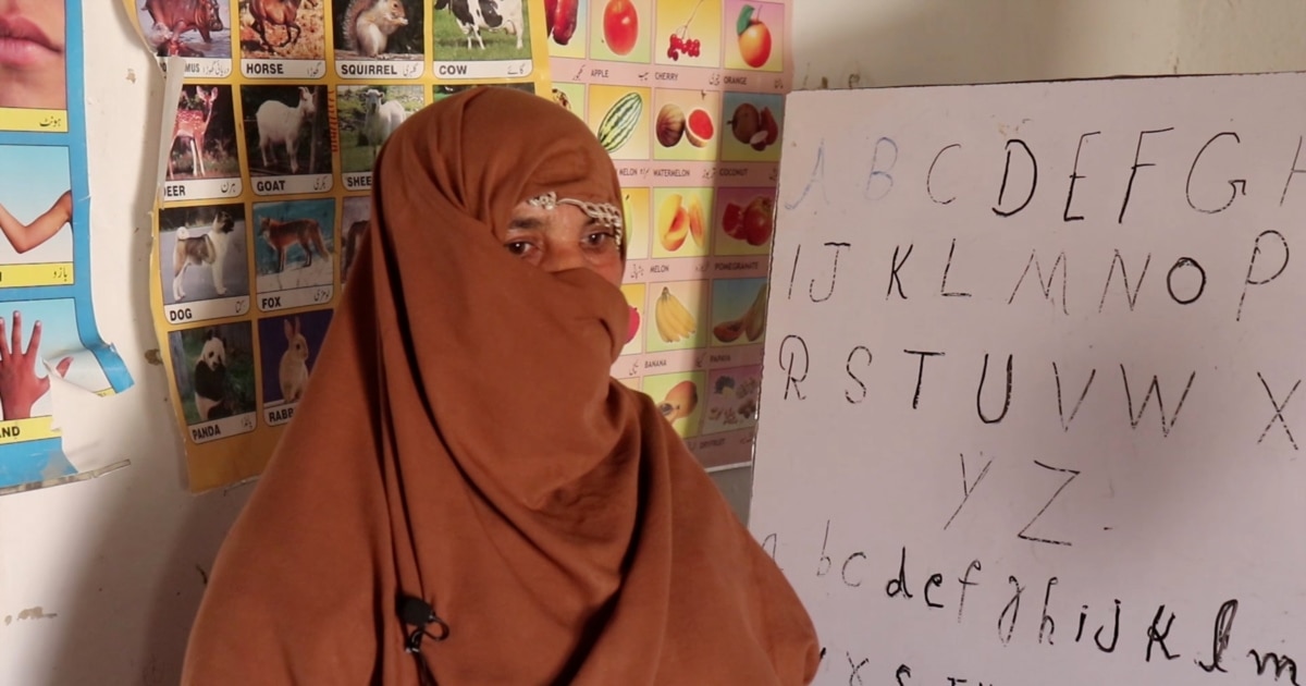Meet The Pakistani Teacher With 5 Classes In 1 Room