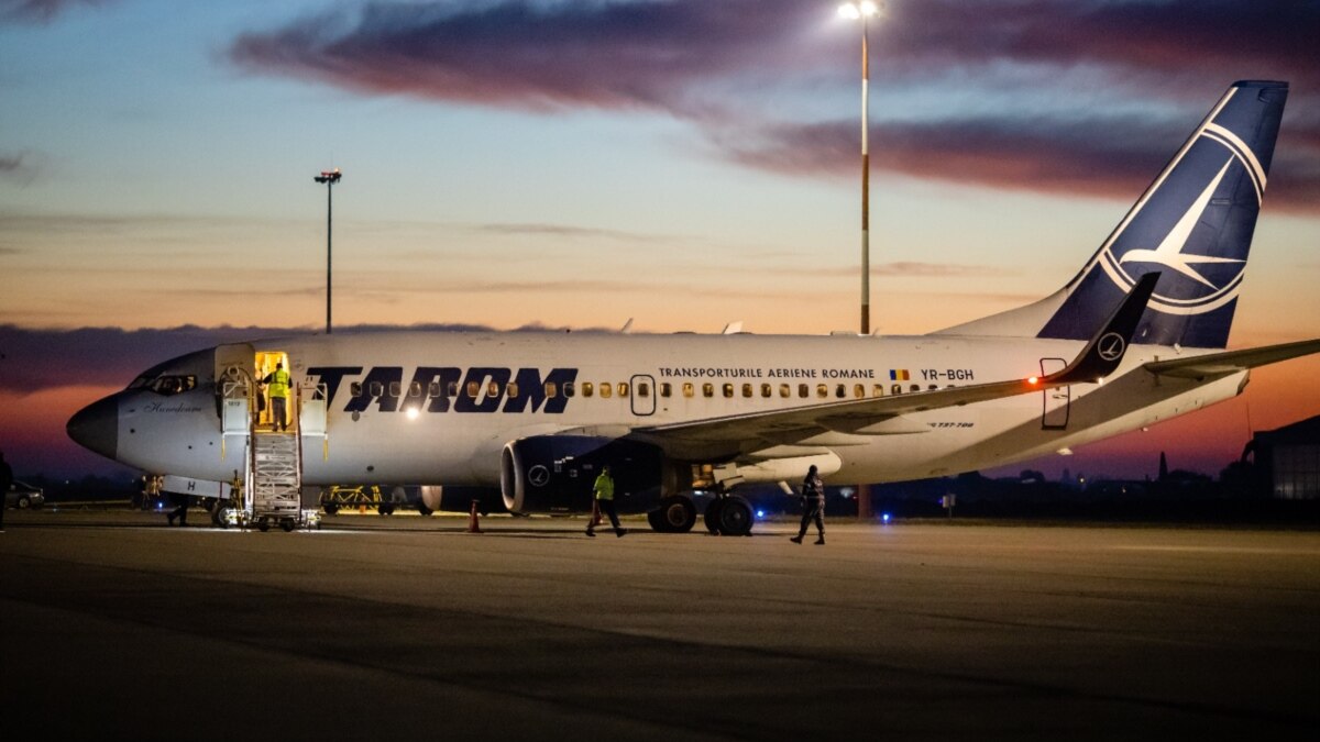 Un avion Tarom lovit de un fulger după decolare a revenit pe aeroportul ...