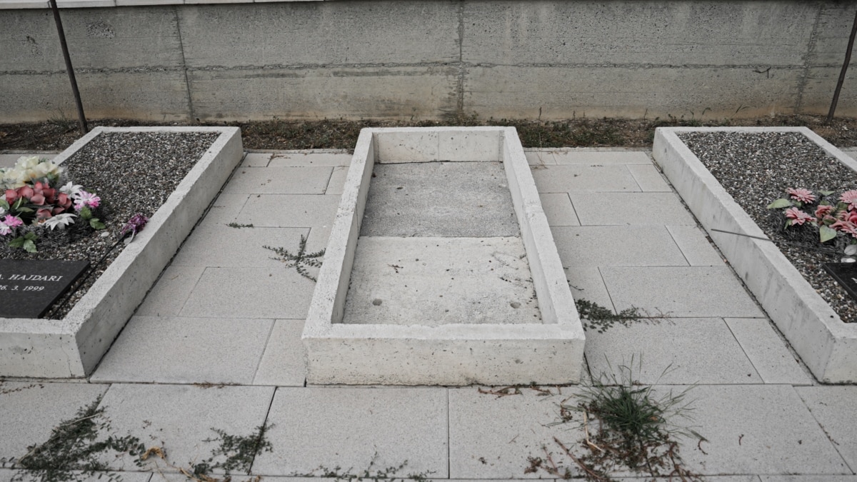 Open Graves Put Spotlight On Kosovo's Missing War Dead