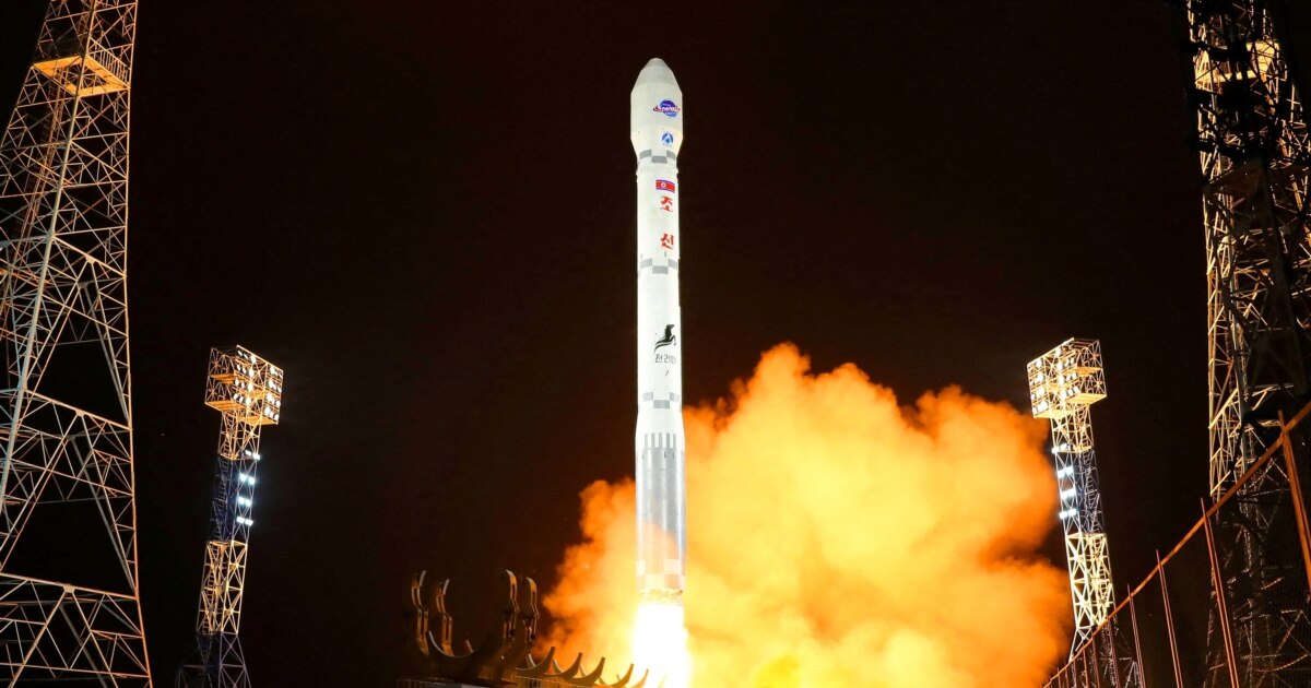 Південна Корея повідомила про участь росіян у підготовці запуску супутника шпигуна КНДР