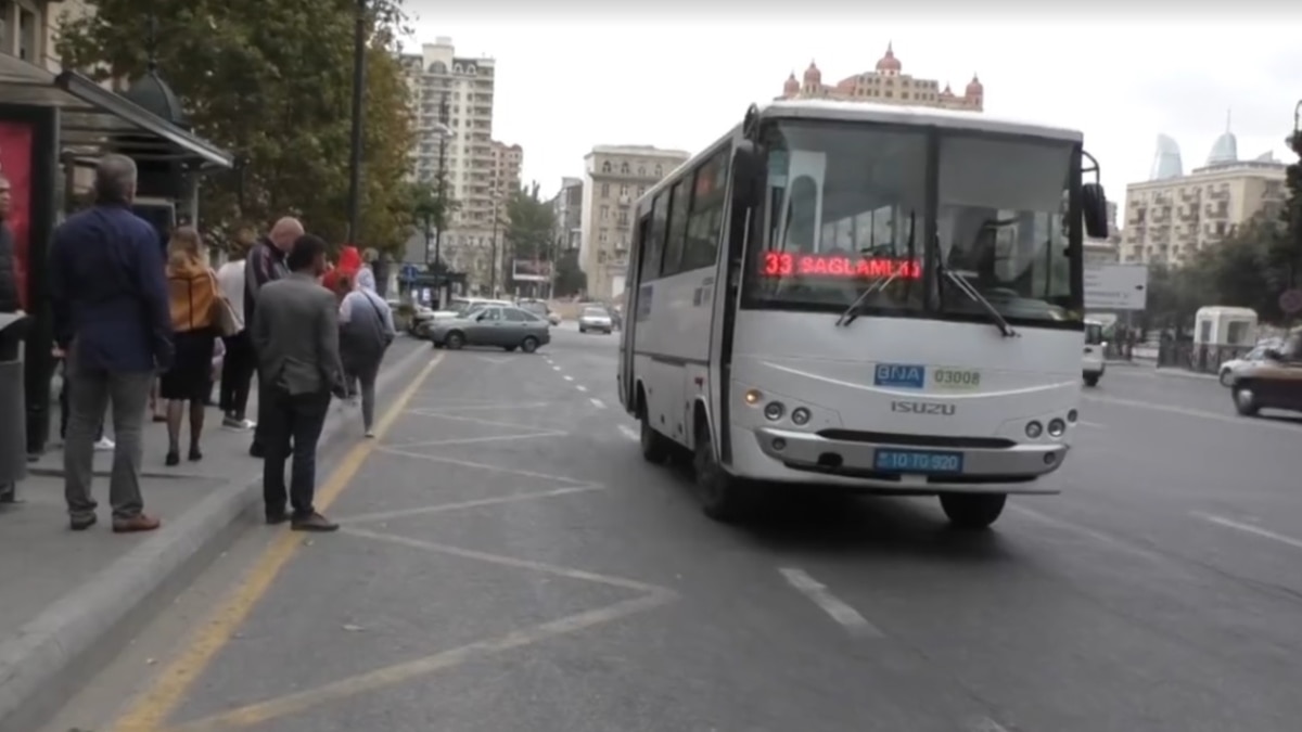 Vətəndaşın nəqliyyatdan şikayəti: 'Yayda istidən bişirik, qışda donuruq'