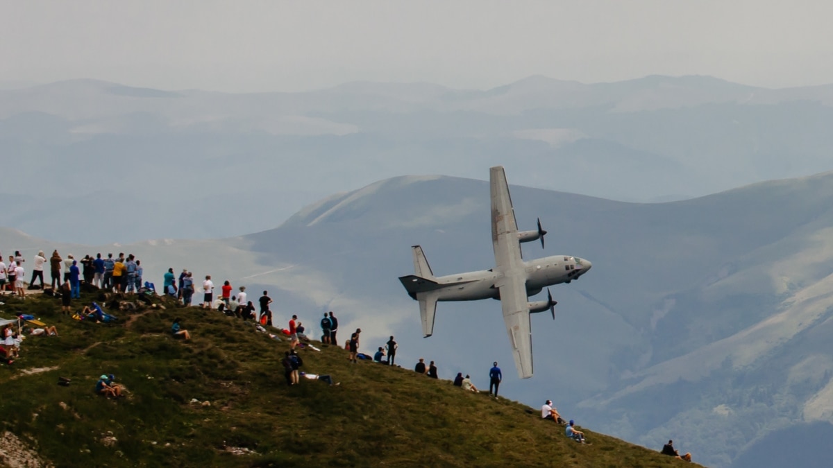Fotogalerie | Plane spotting de pe Vârful Caraiman, organizat de Armata ...