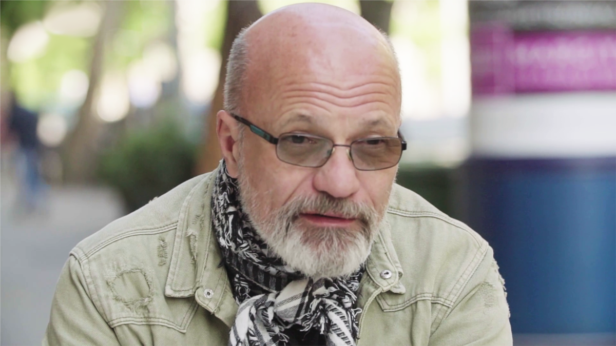 Zacher Gábor: „16 évesek biofüveznek, csapódik hozzájuk a nyolcéves ...