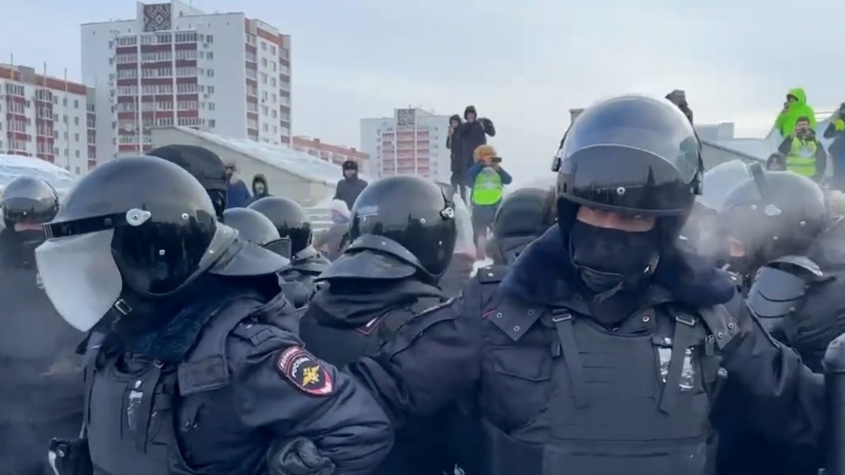 Russian Police Detain Demonstrators In Restive Bashkortostan