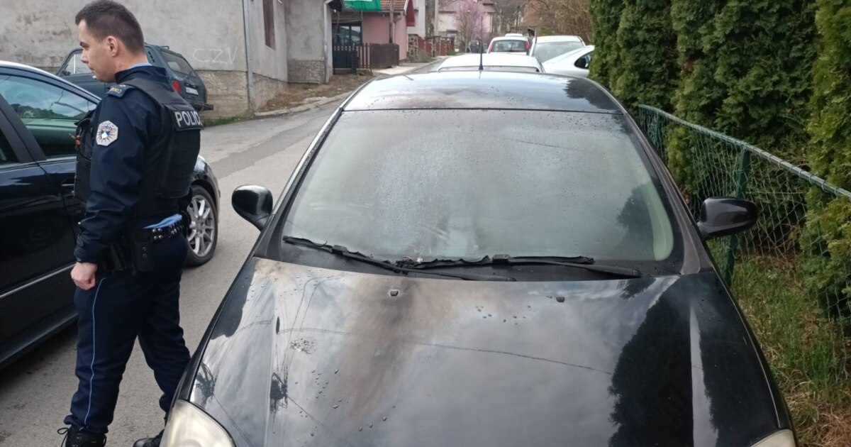 Digjen edhe tri vetura me targa RKS në veri