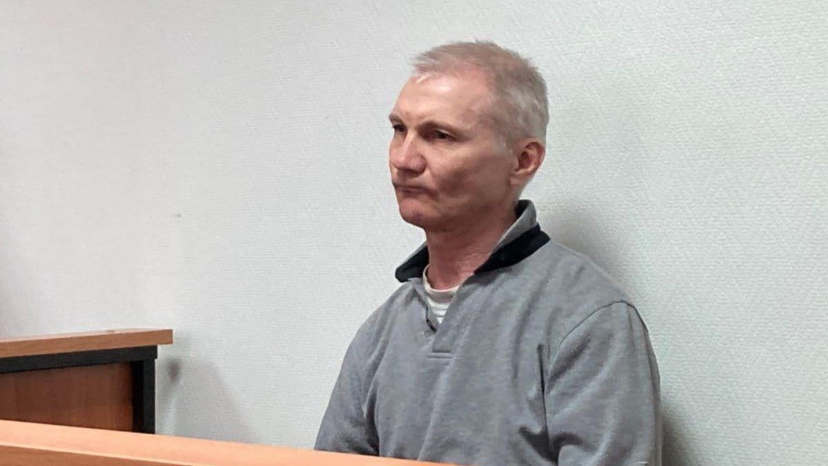 Father Of Russian Girl Who Drew Anti-War Picture Keeps Parental Rights