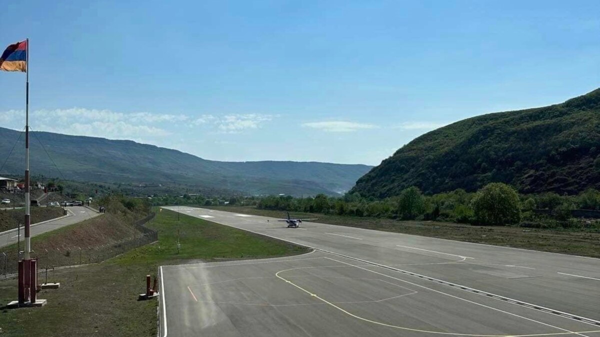 Ermənistan Qafan aeroportuna Azərbaycan tərəfdən atəş açıldığını deyir