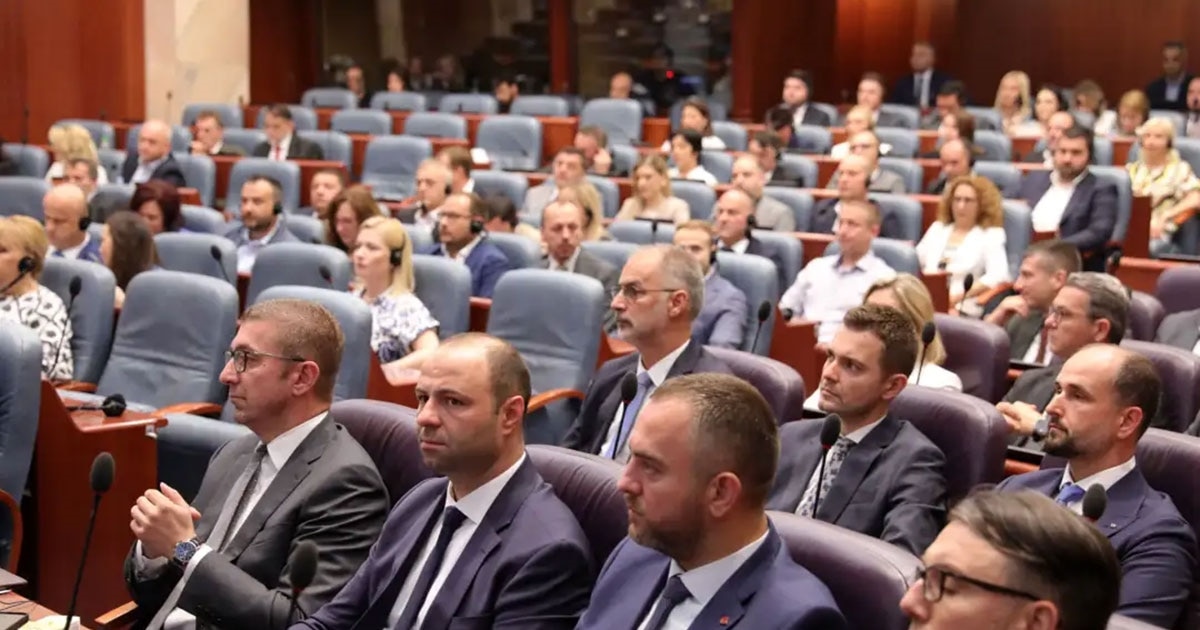 Продолжува седницата за избор на новата влада треба да се изгласа до полноќ