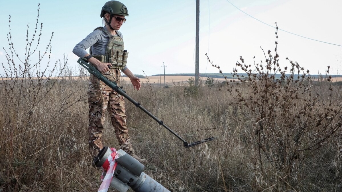 Zelenskiy Visits Frontline Troops In East As Russians Target Civilians ...