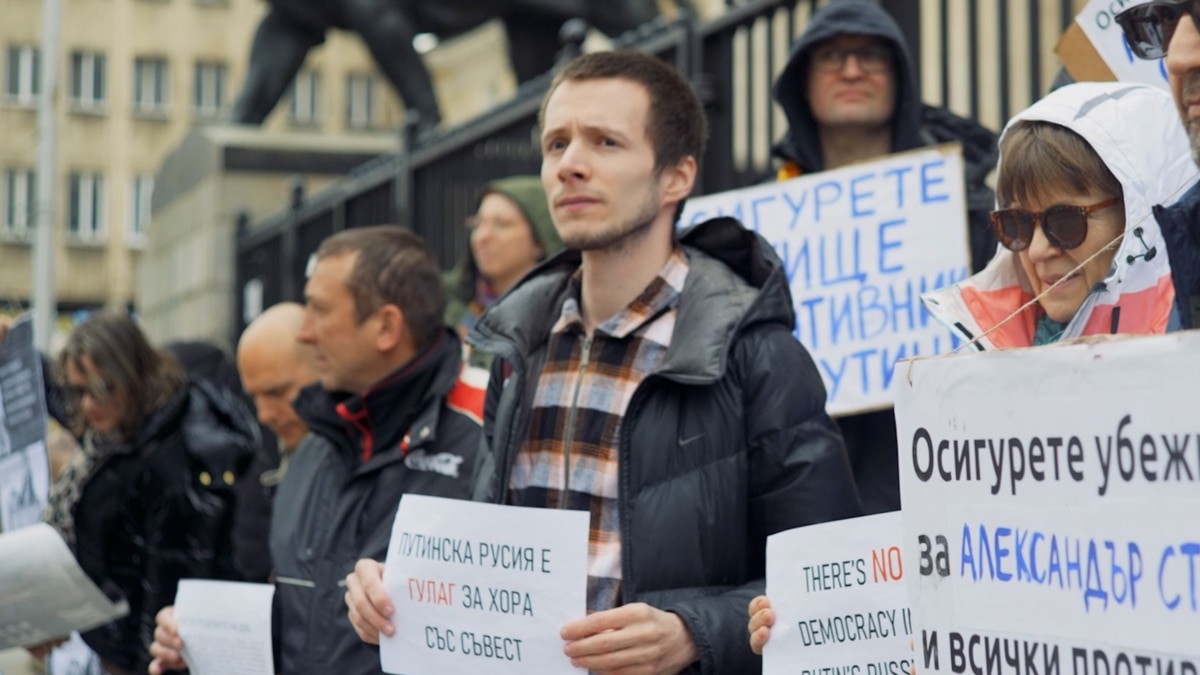 Outspoken Russian Anti-War Activist Denied Asylum By Bulgaria