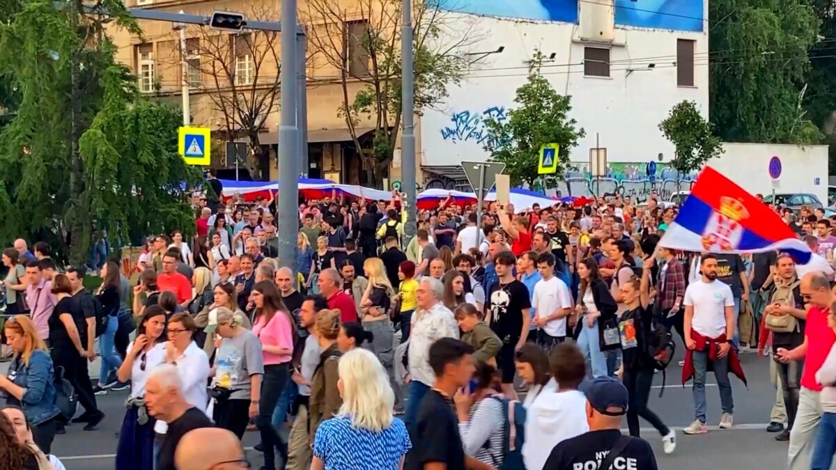 Serbian Protesters Urge President To Resign