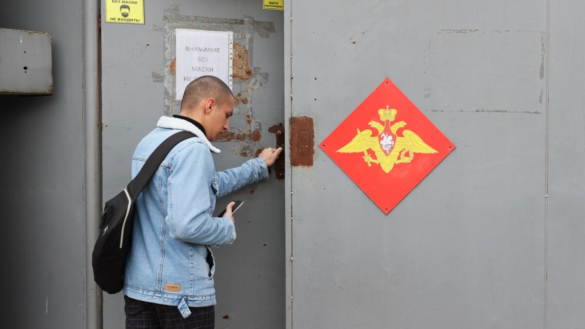 Putin Signs Law On Electronic Military Enlistment Aimed At Draft Dodgers