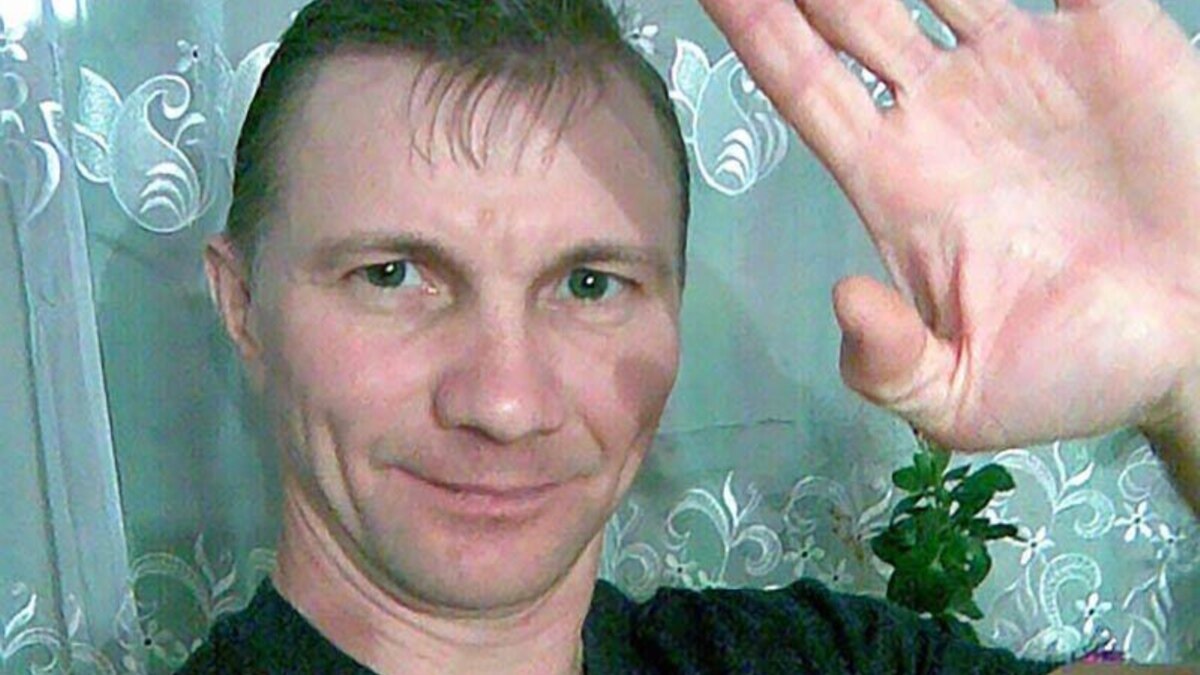 Russian Police Arrest Father Of Sixth-Grader Who Drew Anti-War Picture