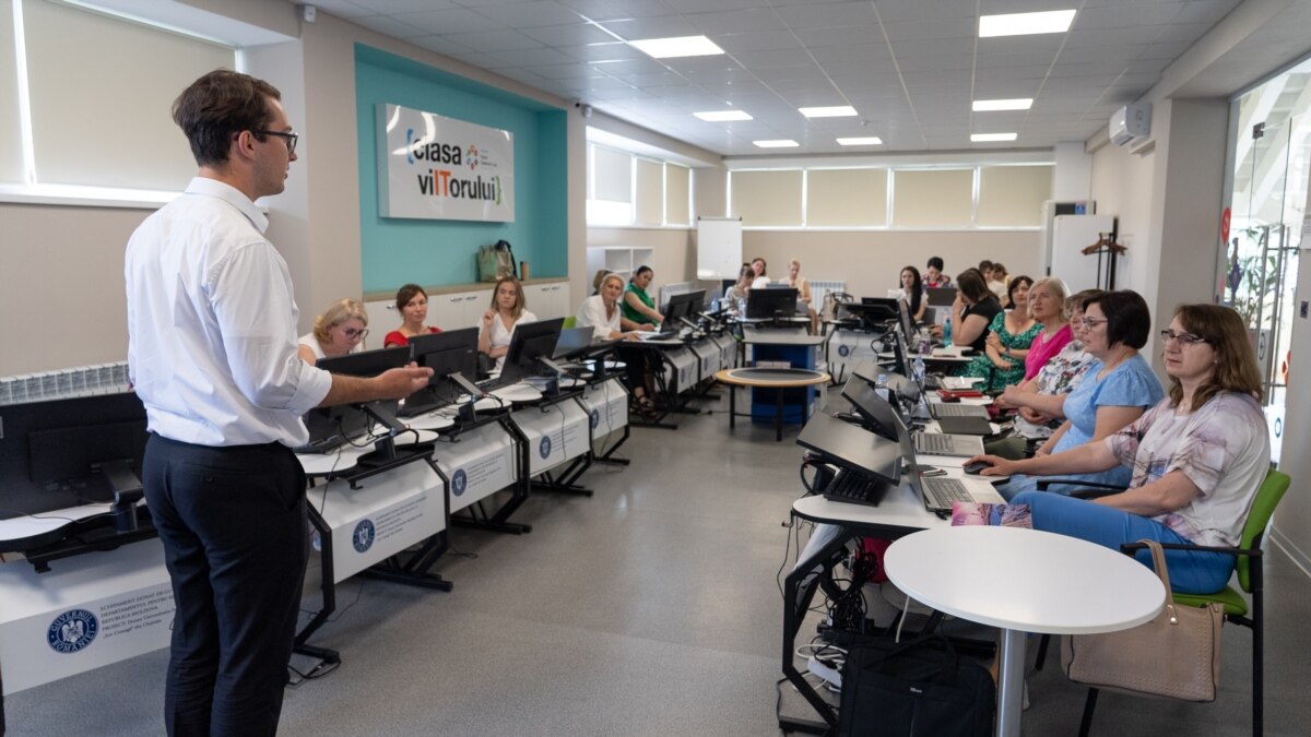 Profesorii învață să folosească Inteligența Artificială la ore