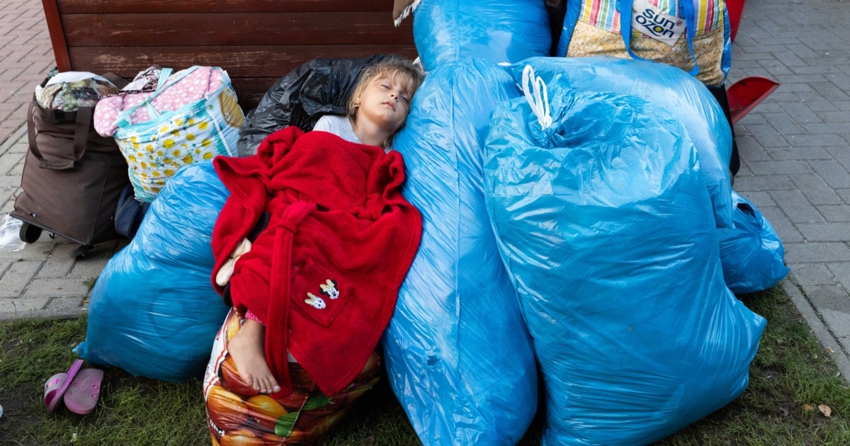 Ukrainian Refugees Homeless After Hungary Limits Support