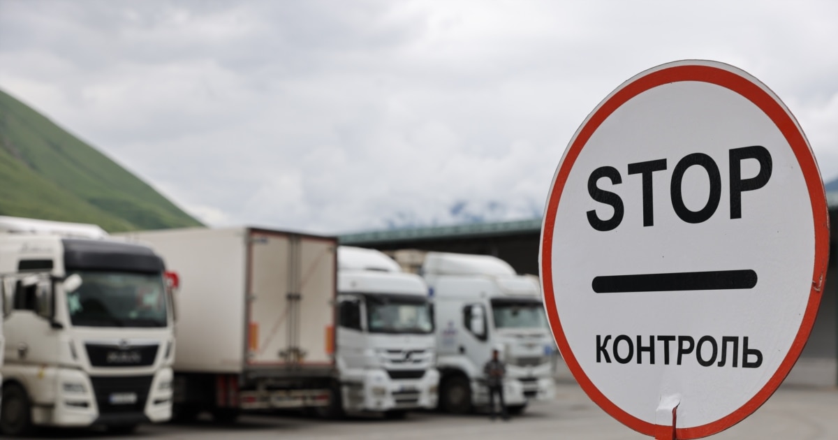 Armenian Drivers ‘Stuck’ In Long Queues At Russo-Georgian Border