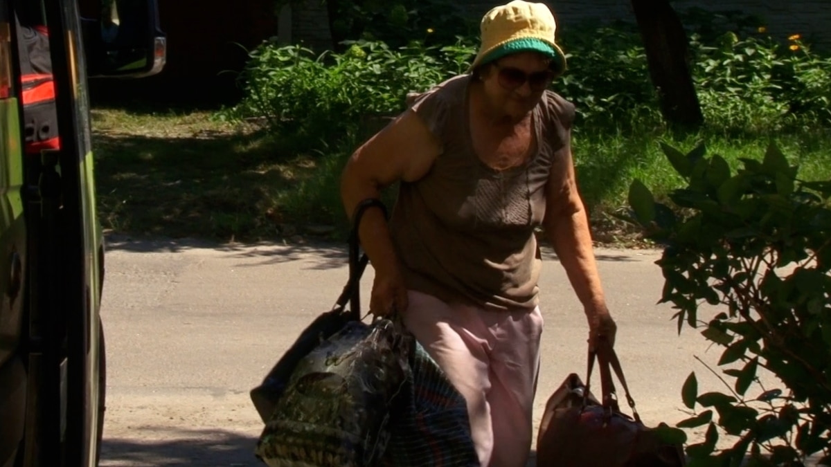 Ukrainian Civilians Evacuated From Kupyansk District Near Front As ...