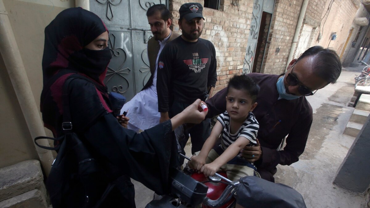 Gunmen Kill Soldier In Attack On Polio Workers In Pakistan