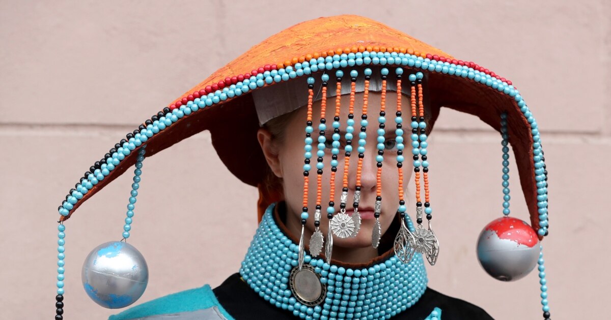 Kyrgyz Nomad Fashion Show Mixes Ancient, Modern Designs