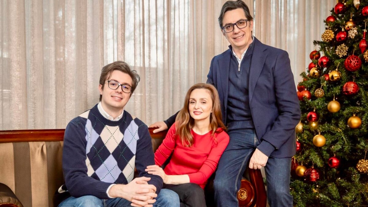 Политичарите упатија честитки за Нова година