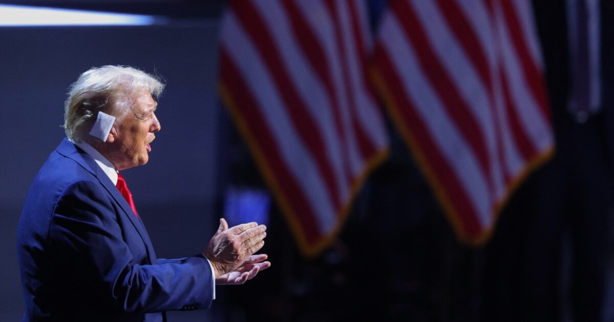 Primul miting al lui Donald Trump după ce a fost împuşcat: Am încasat ...