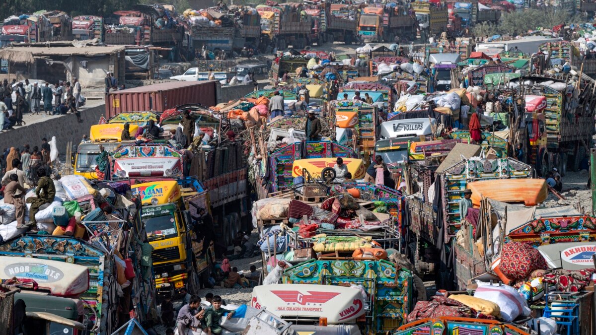 Pakisztán hazaküldi az afgán migránsokat