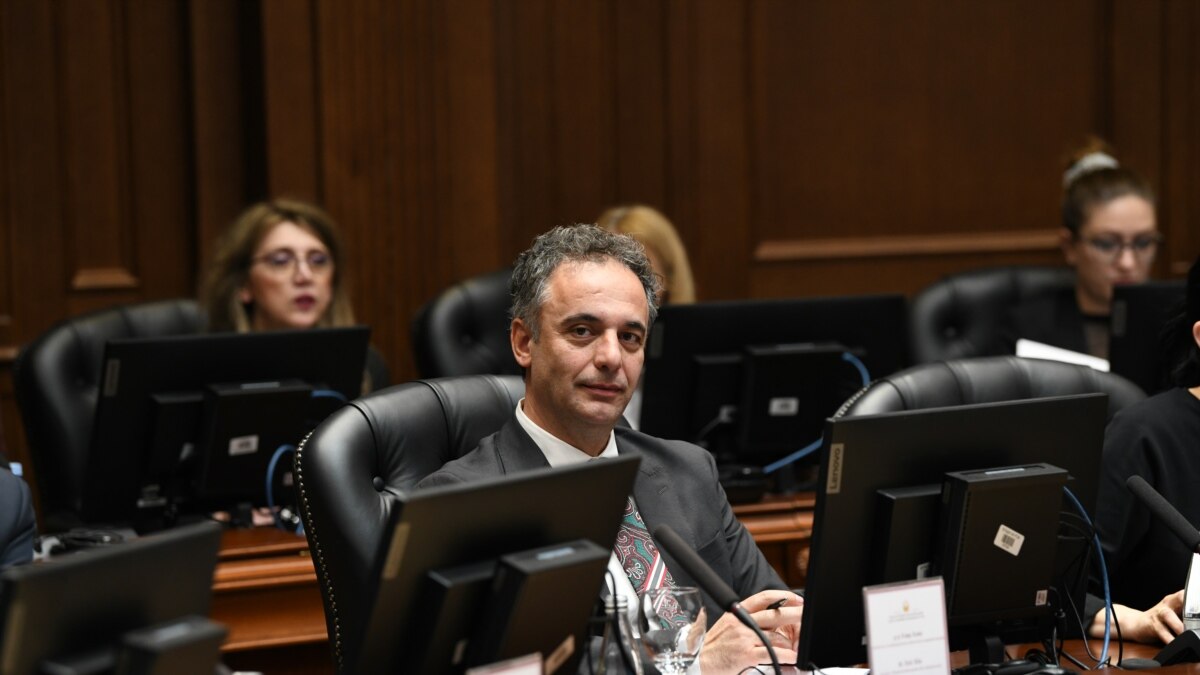 Новиот закон за плати е далеку од готов