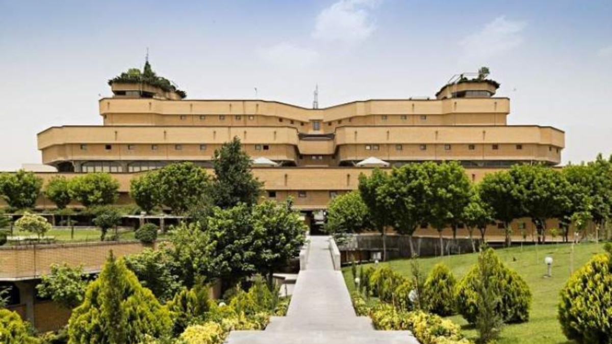 کتابخانه ملی ایران در خود را بر روی «بخش بزرگی از دانشجویان» می‌بندد