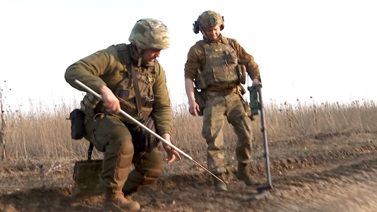 Praying In The 'Gray Zone': Ukraine's Frontline Sappers