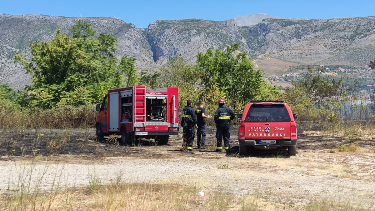 Vatrogasci gase požar na južnom ulazu u Mostar