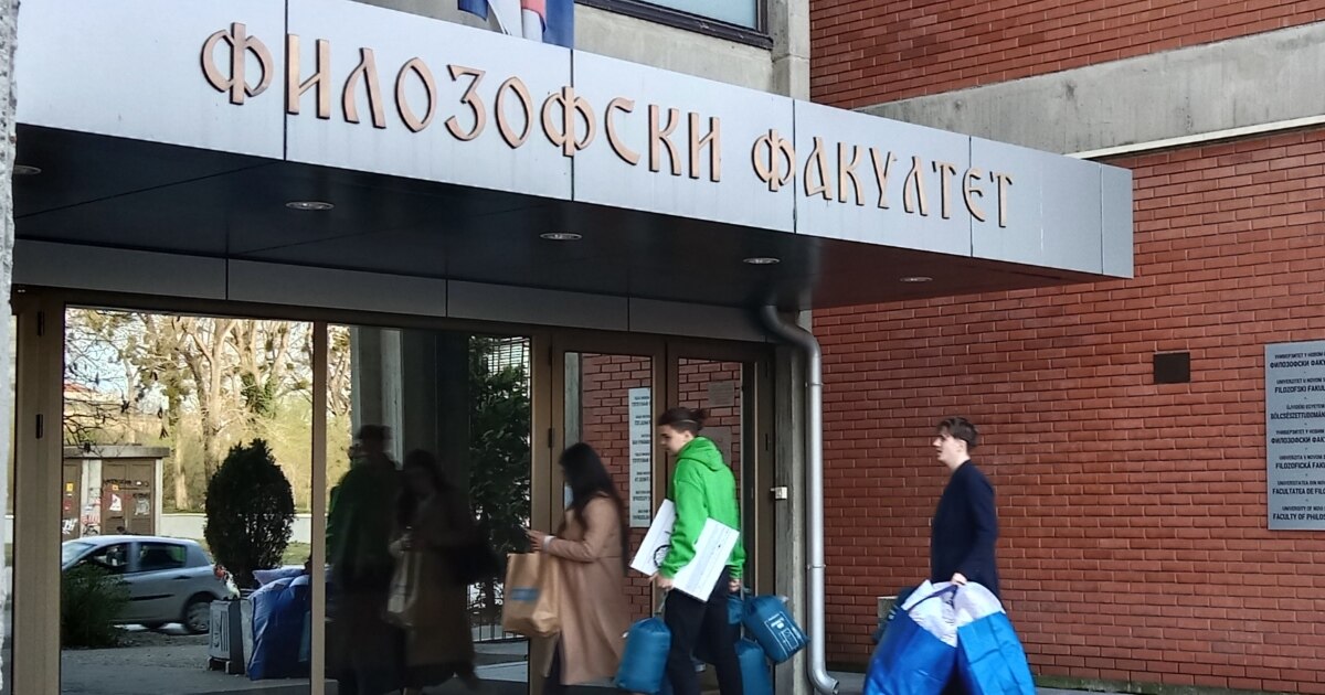 Deo studenata blokirao zgradu Rektorata u Novom Sadu