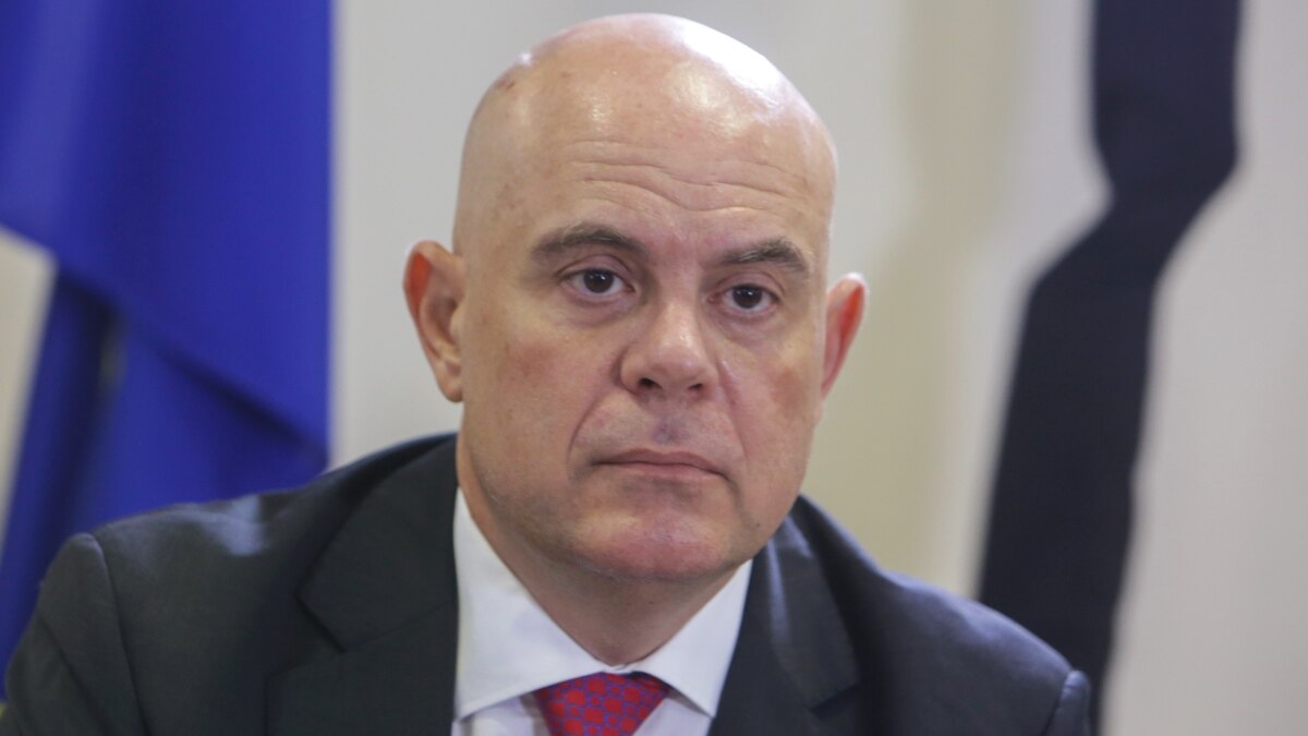 Bulgarian President Signs Decree Firing Controversial Prosecutor-General Bulgarian President Signs Decree Firing Controversial Prosecutor-General