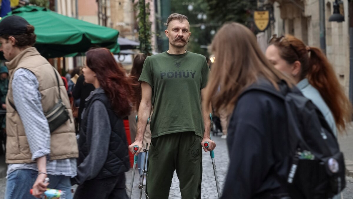 Wounded Ukrainian Soldier Warns Of Prolonged Conflict