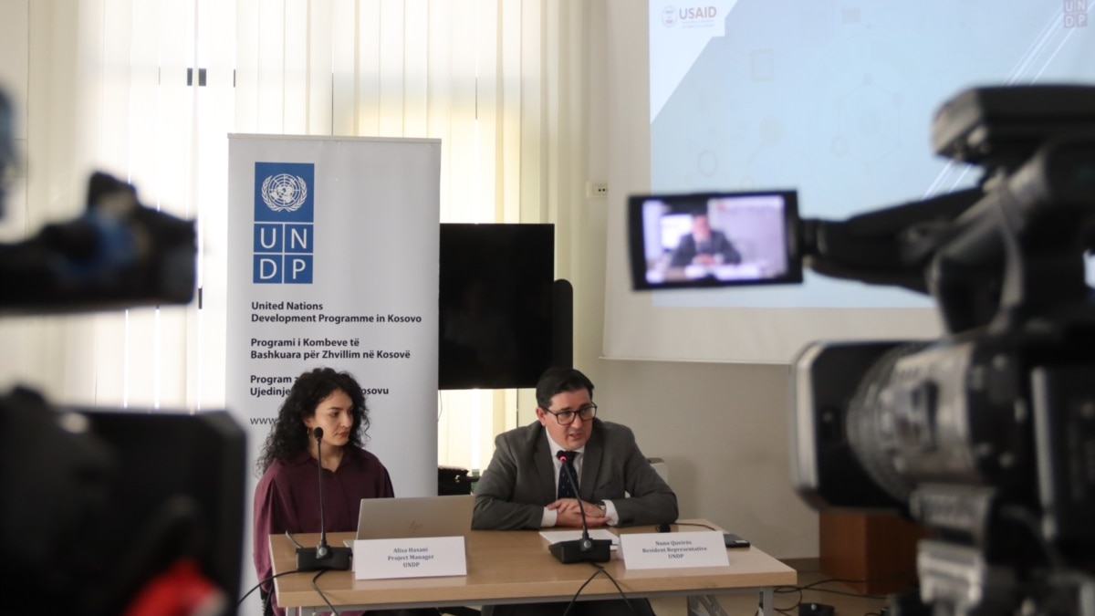 Varfëria, papunësia dhe çmimet e artikujve, ndër shqetësimet kyçe të ...