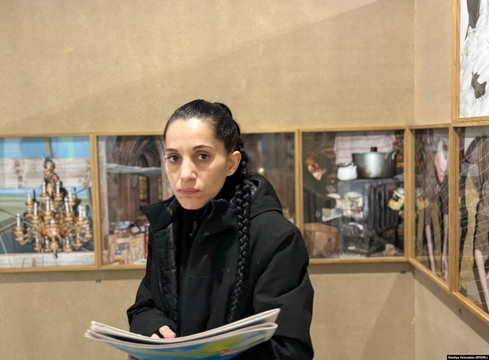 Польща у Варшаві відкрили фотовиставку до другої річниці повномасштабного вторгнення РФ в