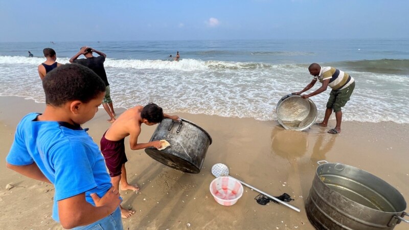 ОН Палестиците во Газа имаат по две парчиња леб дневно но бараат вода