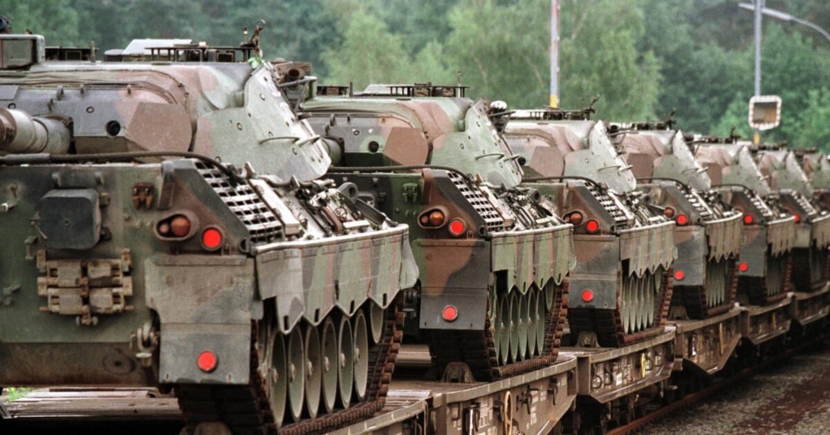 Берлин передал Киеву новый пакет военной помощи. В него вошли танки Leopard и HIMARS