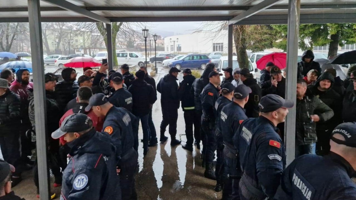 Policija spriječila napad na predsjedničkog kandidata Jakova Milatovića ...