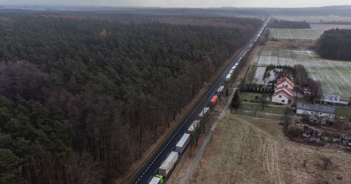 Slovak Truckers Threaten Ukraine Border Blockade From December 1