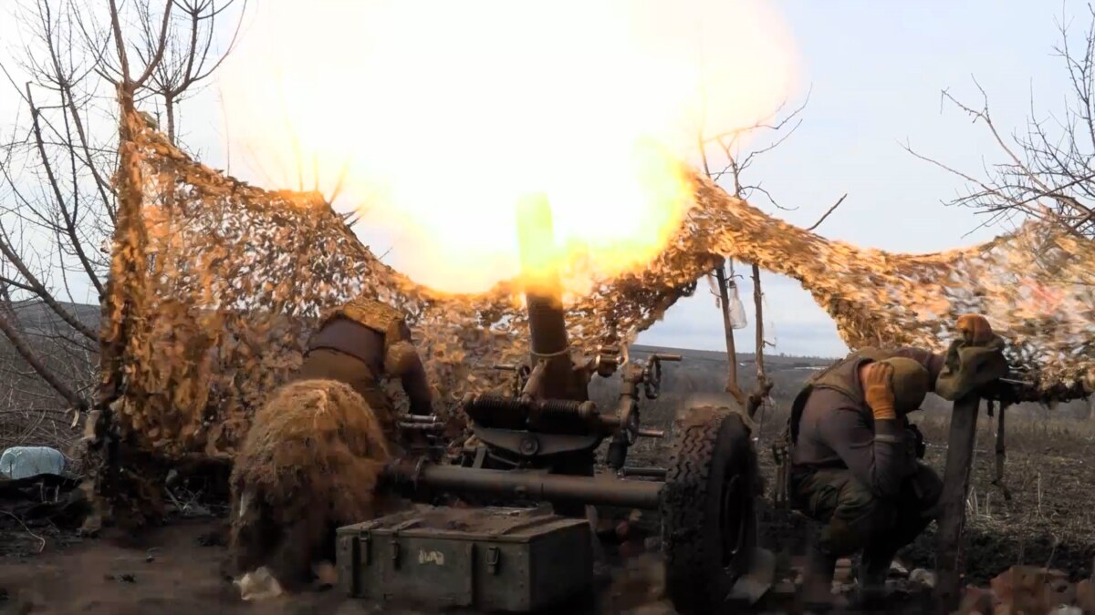 Ukrainian Troops Defend Bakhmut's Northern Flank From Russian Attacks