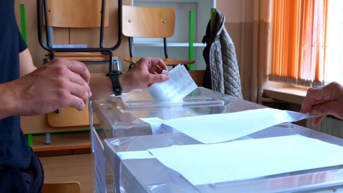 Bulgarians Vote In Local Election Runoffs, Including For Mayor Of Sofia