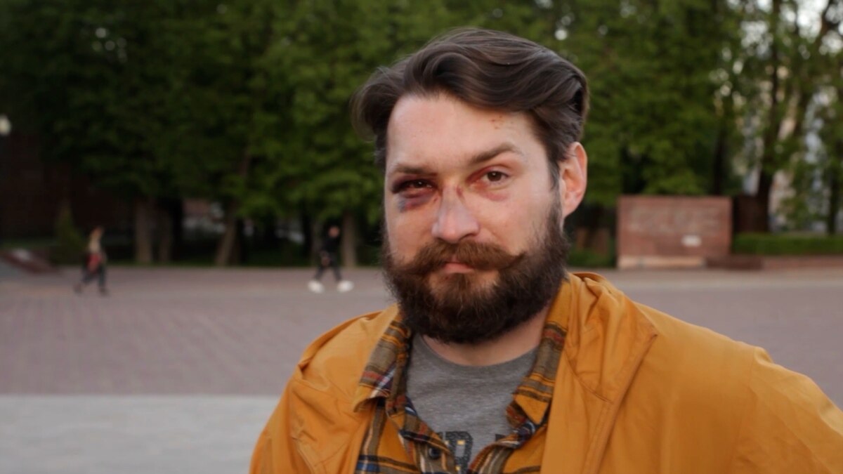 Összeverték, lecsukták, de még mindig tiltakozik a háború ellen egy ...